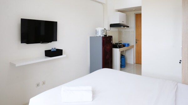 Cozy Stay Studio At Puncak Permai Apartment - Surabaya