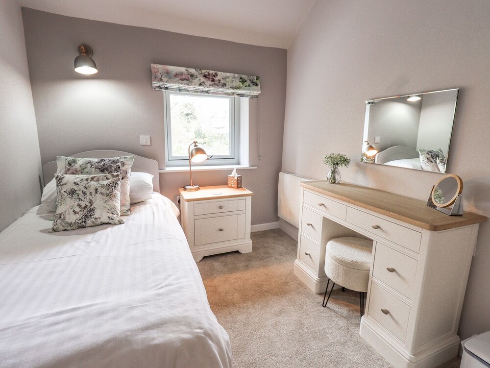 CRINGOL COTTAGE, romantic, character holiday cottage in Ambleside ...