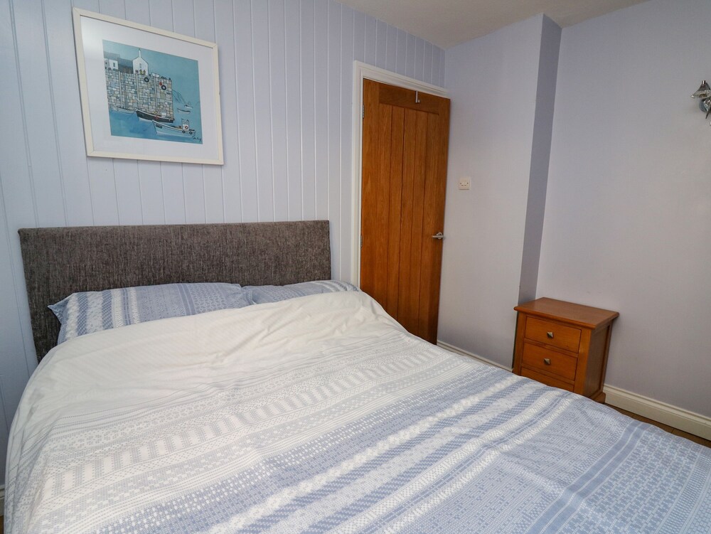1 ST. MARYS COURT, family friendly, country holiday cottage in Tenby ...