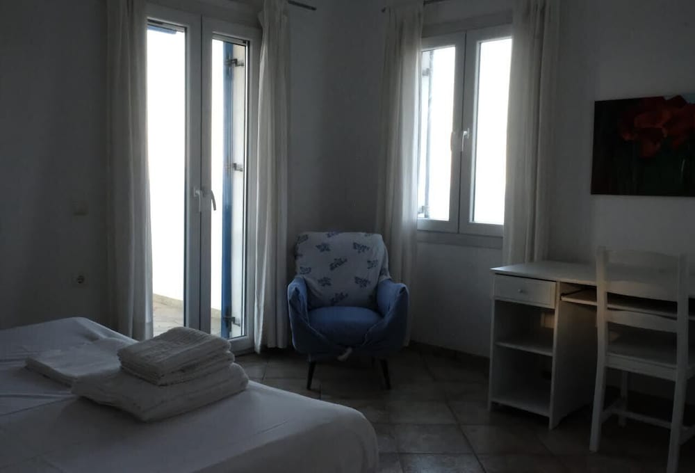 Beach House In Tinos Island - Greece