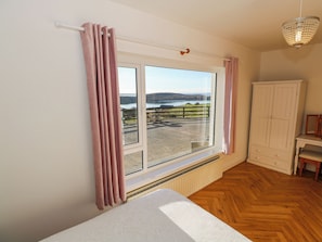 3 quartos, individualmente decorados, individualmente mobiliados