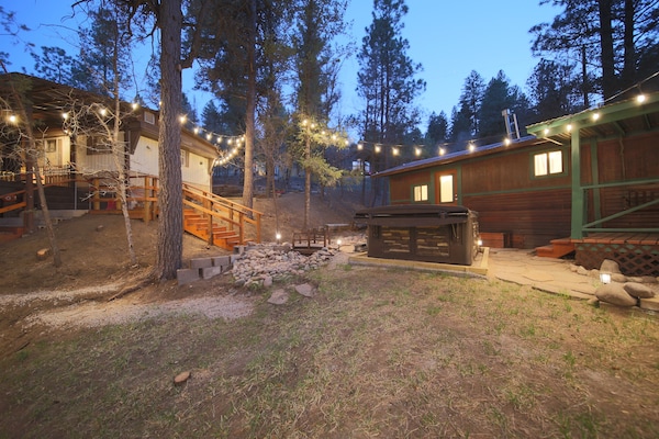 Big Bear Mountain Retreat - Brady Bear Cabins + Hot Tub! - Ruidoso, NM