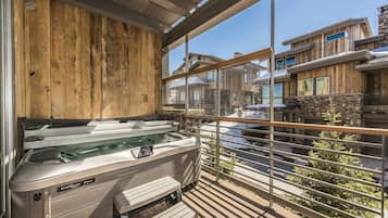 Suite, 4 quartos | Terrenos do alojamento