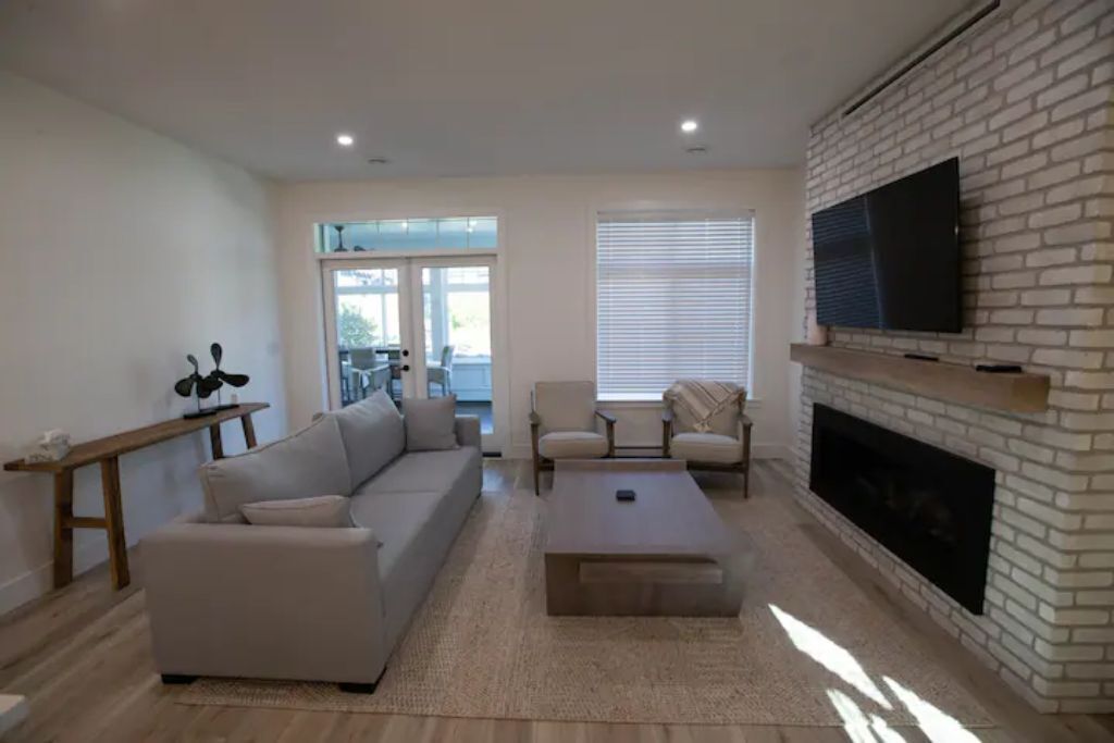 Kannen Cove 5 Bedroom Lake Cottage - Osoyoos