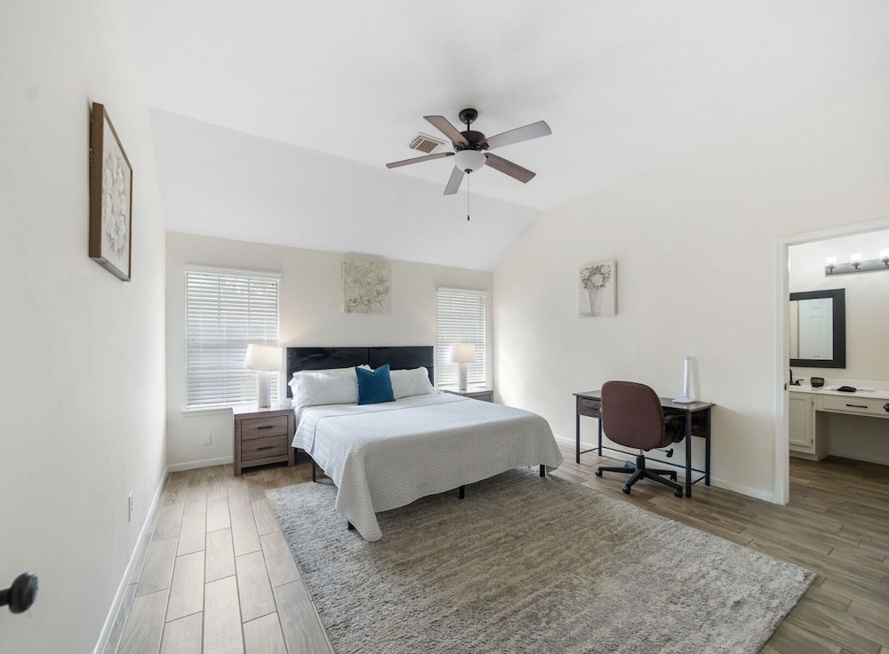 Iah Place-3/2 W A Patio-sleeps 8+ - ハンブル, TX