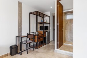 Suíte empresarial | 1 quarto, frigobar, escrivaninha, Wi-Fi de cortesia