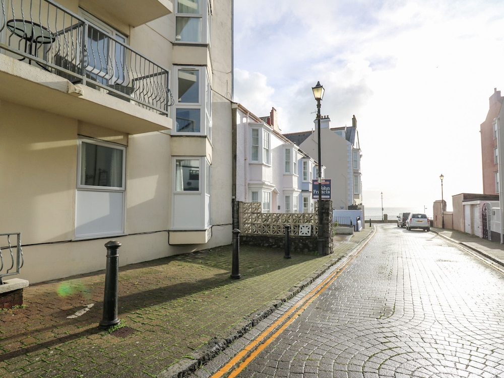 1 St. Marys Court - Tenby
