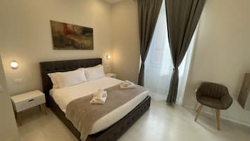 Quarto casal luxo | Edredons de pluma, cofres nos quartos, individualmente decorados