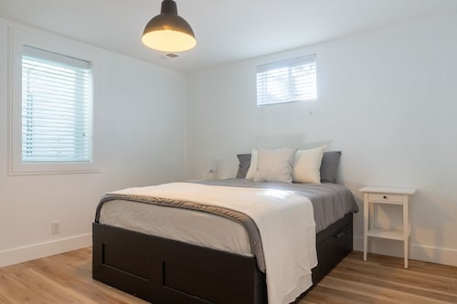 Modern 2br 1 Ba Private Suite - Centennial, CO