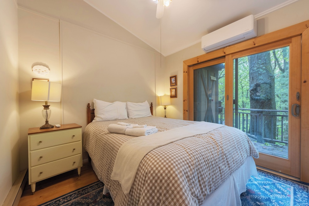 Stolen Day - Located In The Desirable Rustic Gated Resort Community - Pet Friendly! - Michigan