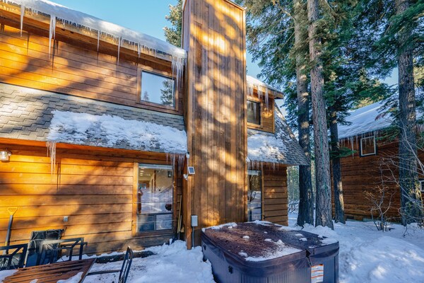 Modern Forest Cabin W. Hot Tub - Tahoma, CA