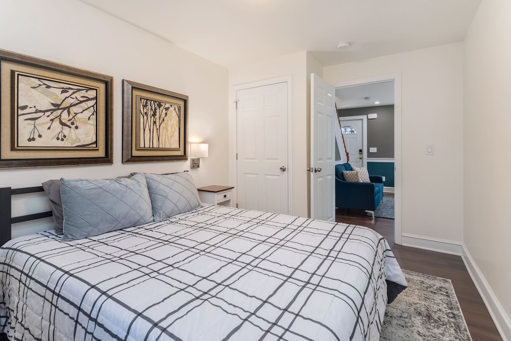 3 Bed / 1.5 Bath Townhome - Massachusetts