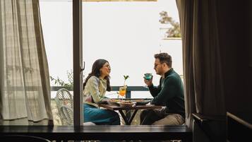 Suíte estúdio com design assinado | Terraço/pátio