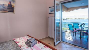 Family Apartment A2 | Vista do quarto