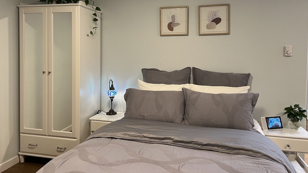 James Bay Studio- The Heart Of Victoria - Victoria