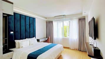 Quarto Duplo Deluxe, 1 quarto | Secretária, secretária adequada para computadores portáteis