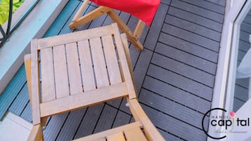 Secretária, secretária adequada para computadores portáteis