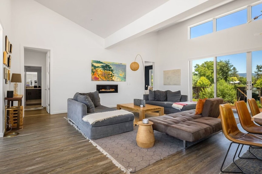 Year-round Heated Pool | Hot Tub | Fire Pit | Huge Lawn | Vineyard Views - Napa Valley, CA