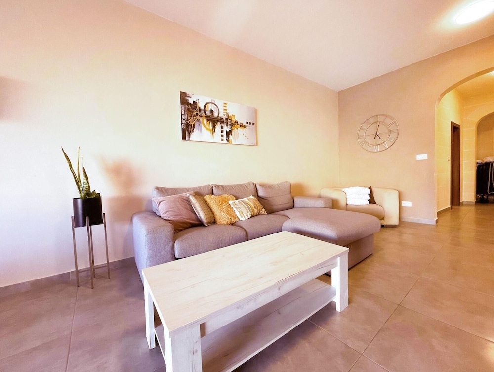 Siku Gozitan House With Pool Hot Tub - Malta