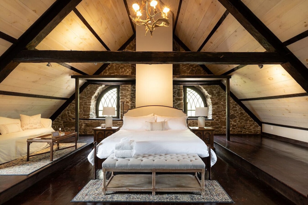 Stunning Historic Maine Stone Castle - Bath, ME