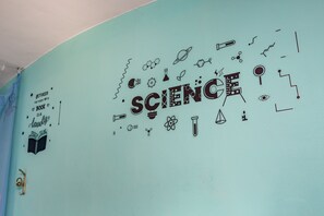 Roupa de alta qualidade, minibar, secretária 