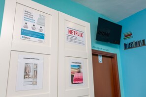 Roupa de alta qualidade, minibar, secretária 