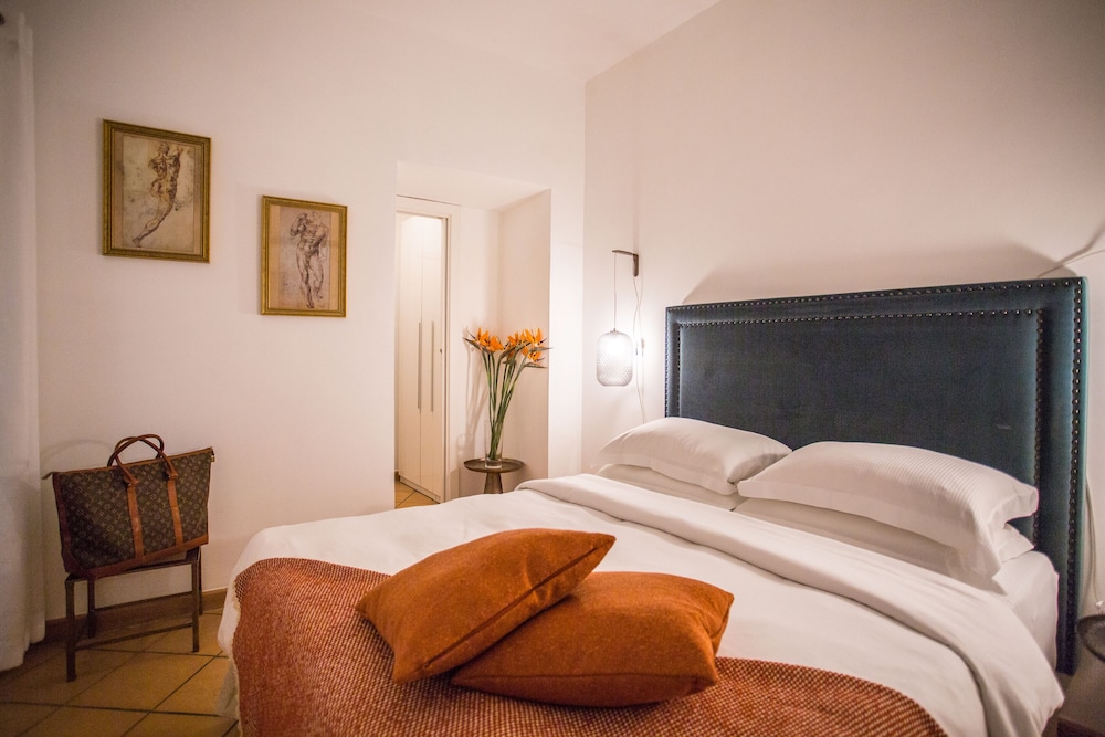 Domus Regola – Charming apartment near Campo De Fiori - Rome | Vrbo
