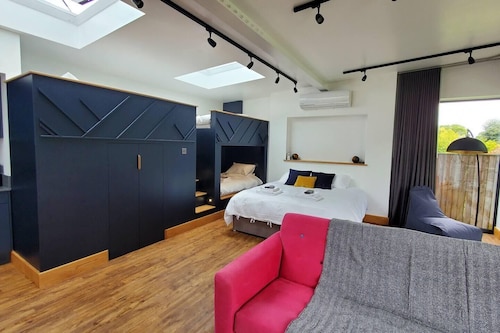 The Cedarwoods - Luxury For Up To 5 And Your Woof! - Christchurch, UK