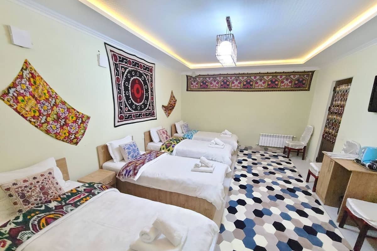 Quarto quádruplo standard | 1 quarto, camas Select Comfort, Wi-Fi de cortesia, roupa de cama