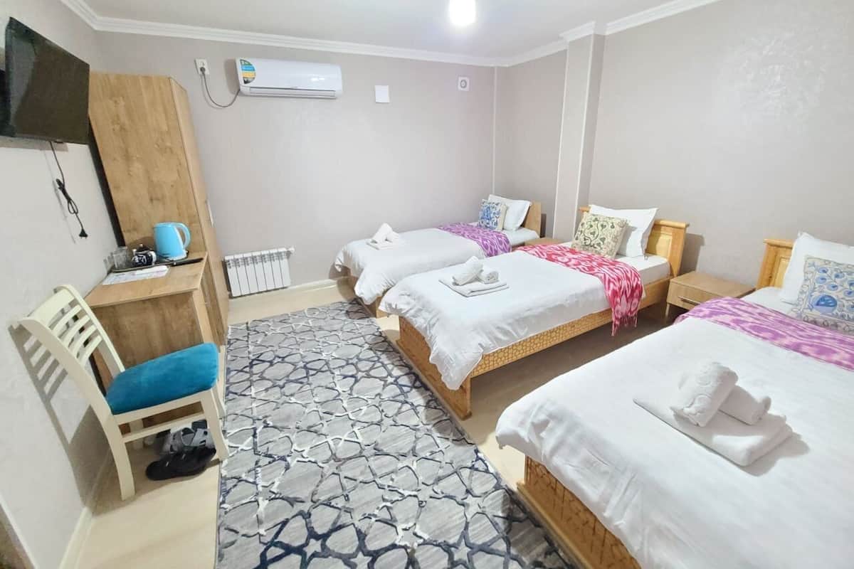 Quarto triplo standard | 1 quarto, camas Select Comfort, Wi-Fi de cortesia, roupa de cama