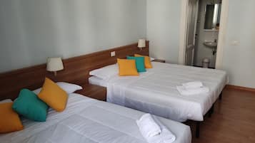 Quarto Triplo Superior | Quartos insonorizados, Wi-fi grátis, roupa de cama fornecida