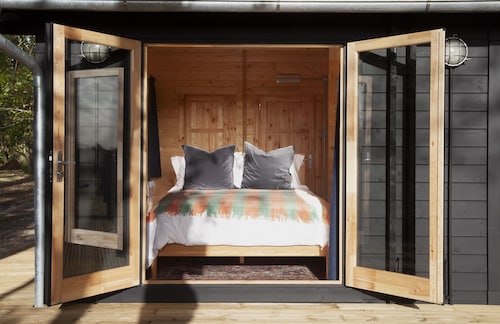 The New Forest Cabin In 12 Acres Of Private Woodland - Ringwood