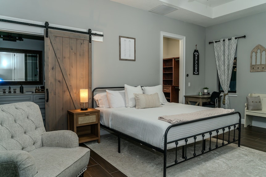 Spacious & Private Pool Guest House Oasis Orlando - Oviedo, FL