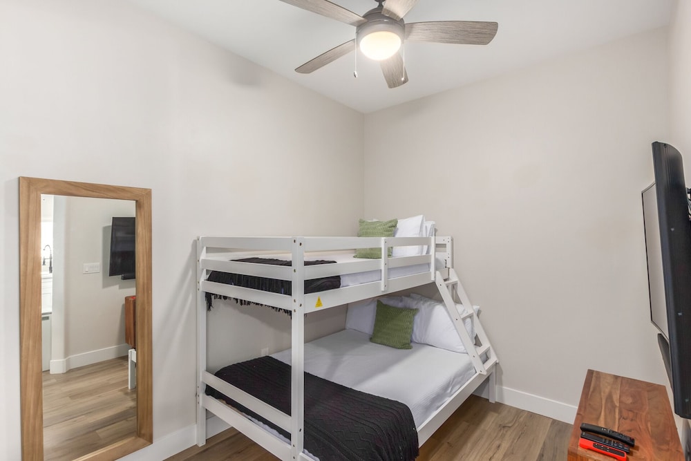 Cozy Condo With Washer/dryer, Pool & Jacuzzi! - Tucson, AZ