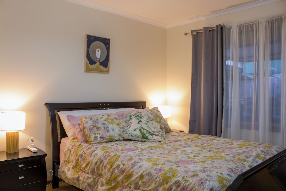 Barossa- Lyndoch-sleeps 10-spacious/spa/wifi/foxtel - Groups/ Family And Pets - The Barossa Council