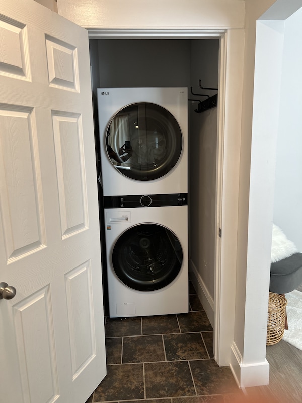 Spacious Downtown Apartment Near Restaurants\/bars - St. Thomas University