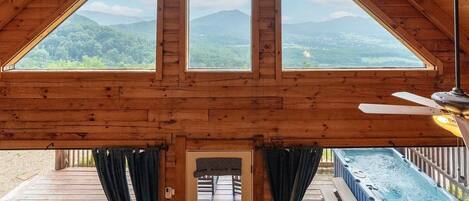 Cabana, várias camas, banheira de imersão, vista para a montanha | Terraço/pátio