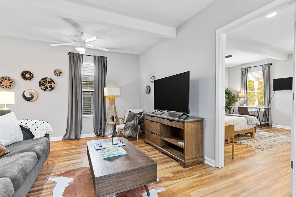 Walkable To River Market And Minutes From Downtown! - Kansas City, MO