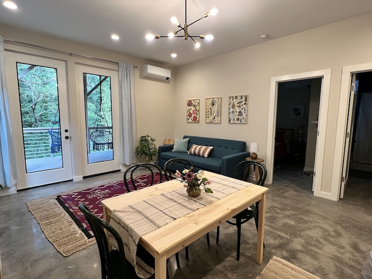 Cozy, Pet-friendly Walkable Retreat West Asheville. 2 Beds, 1 Bath, Kitchen! - Asheville, NC