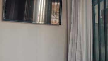 Quarto Júnior, 1 cama de casal | Casa de banho | Um polibã, um secador de cabelo, toalhas fornecidas