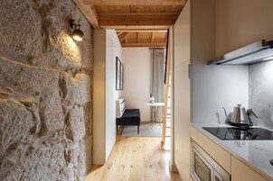 Estudio Duplex | Cozinha privada | Um frigorífico, um micro-ondas, uma placa de cozinha 