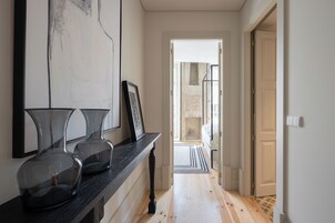 Apartamento 2 Dormitorios | Sala de estar | Smart TV de 43 polegadas com canais digitais, televisor 