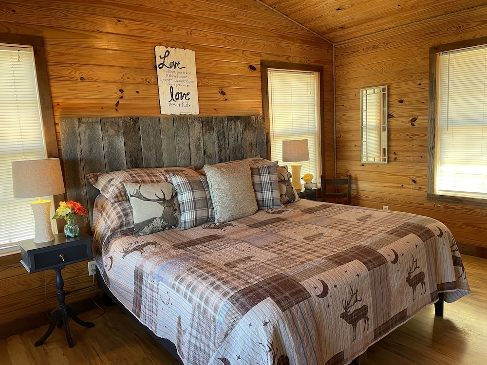 The Overlook Cabin: Breath-taking Views & King Bed - Sequatchie County | Vrbo