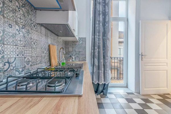 Apartamento conforto | Cozinha privada | Geladeira grande, fogão, cooktop, talheres/pratos/utensílios de cozinha