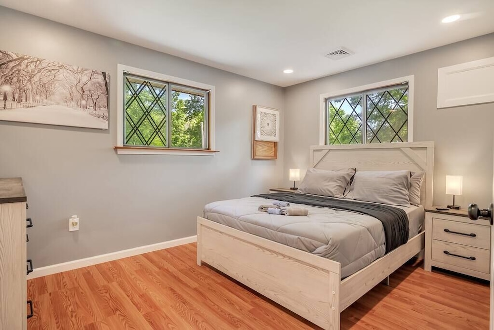 The View | A Private Two Floor Guest House - East Stroudsburg