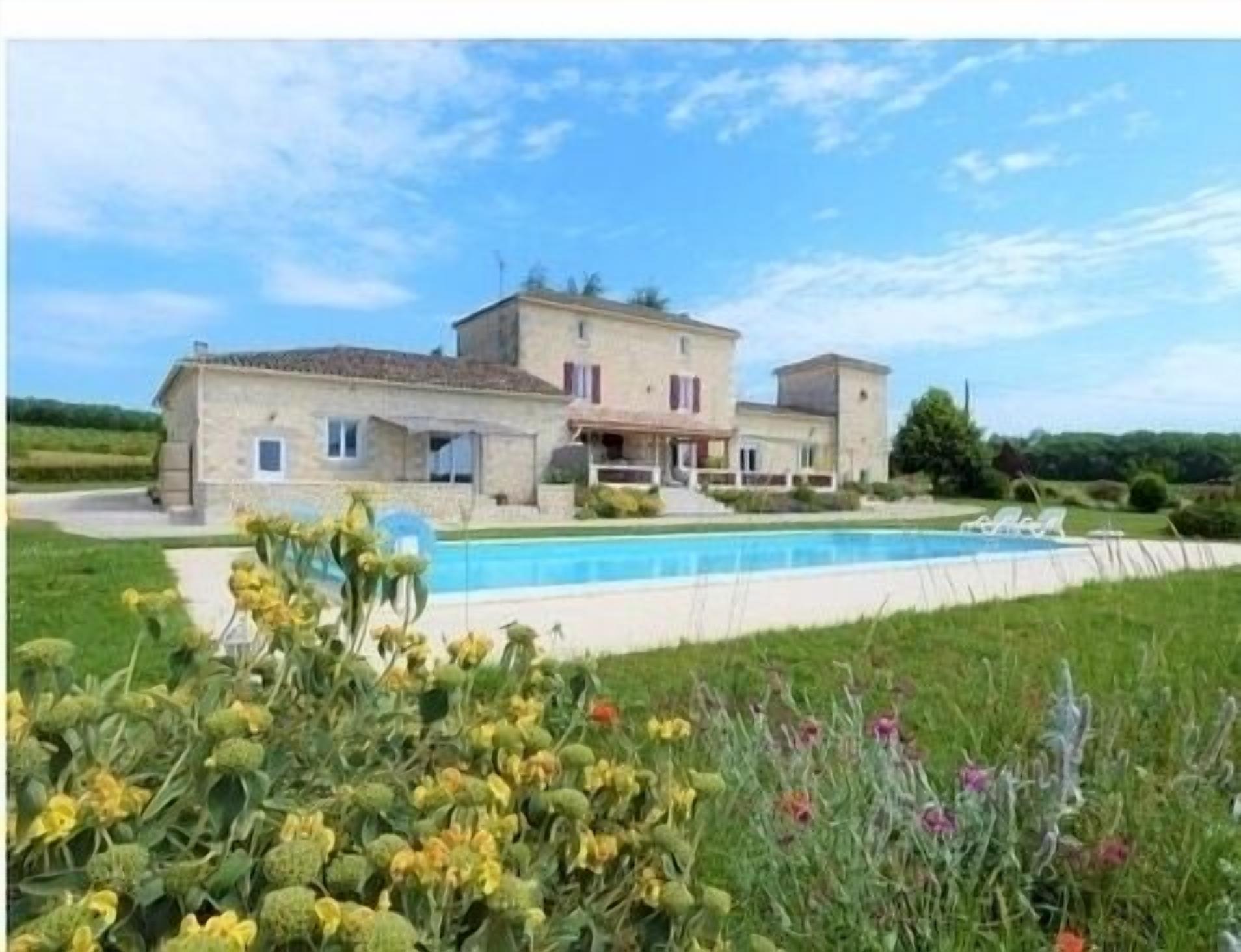 Spend a holiday in a completely renovated castle! - Monflanquin | Vrbo