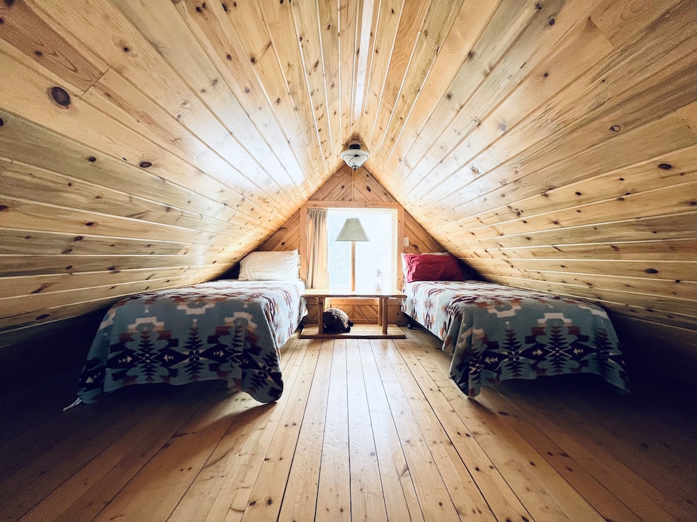 Trapper Cabin, Greyhouse Inn Vacation Rentals - Idaho (State)