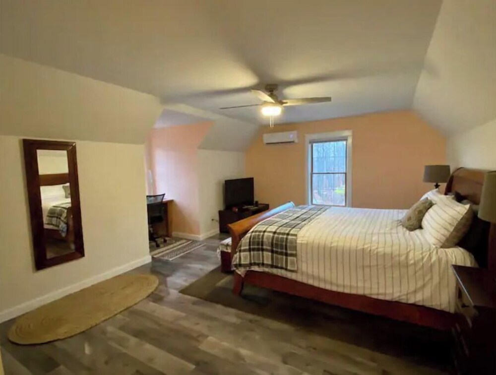 The Under Ridge Home - 4 Bedroom W/fireplace - Minnewaska State Park Preserve, Kerhonkson