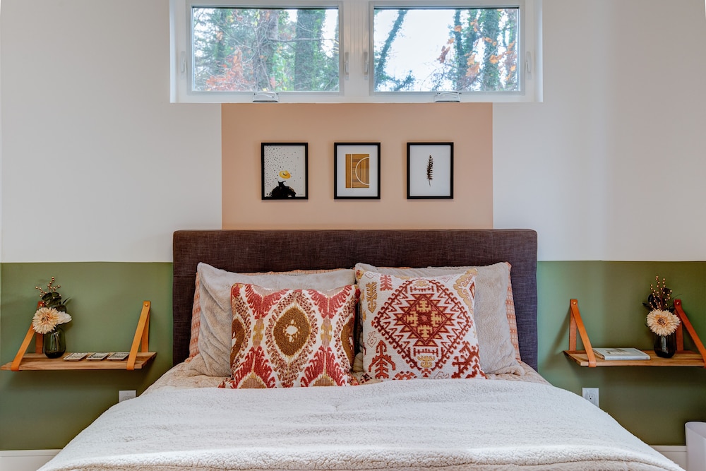 Colorful Modern Suite Near Blue Ridge Parkway And Biltmore - 애슈빌