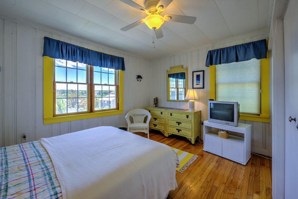 Oceanfront Escape—Decks, Views & Family Space - East Sandwich | Vrbo